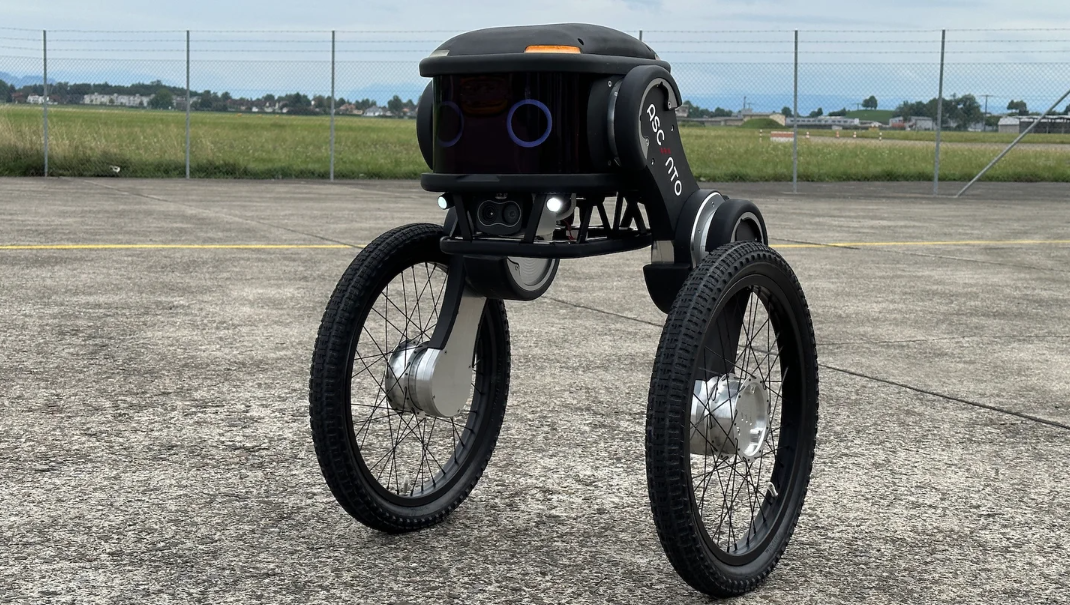 Security autonomous robot conducts outdoor patrols | GlobalSpec