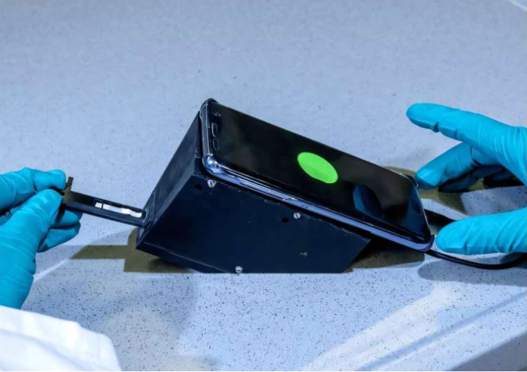 Smartphone test spots microbial water contamination in under a minute ...